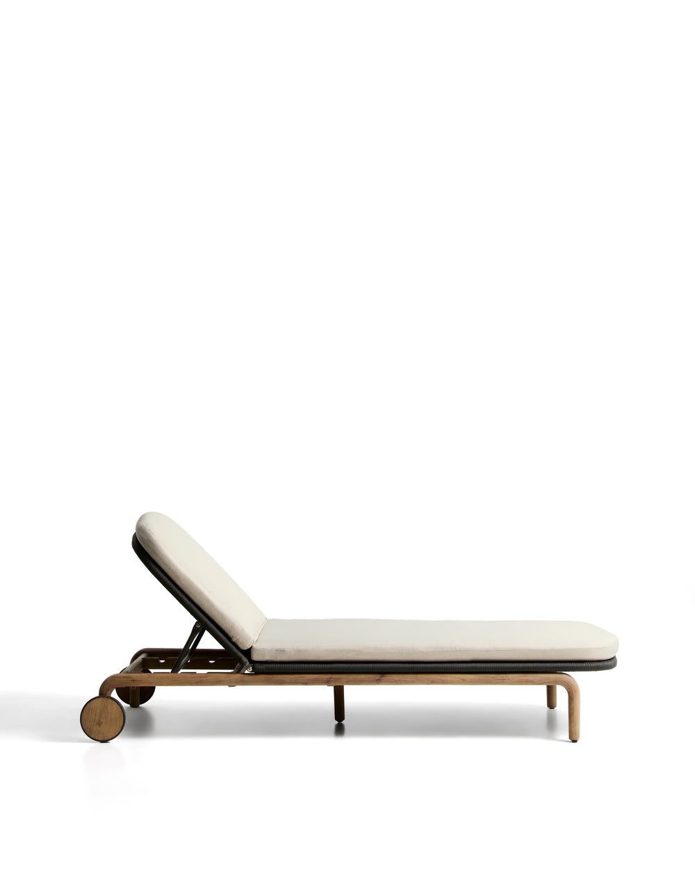 Alipa sun lounger in FSC 100% solid acacia wood and dark grey rope cor